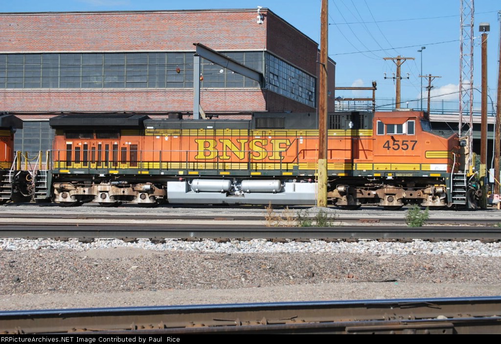BNSF 4557